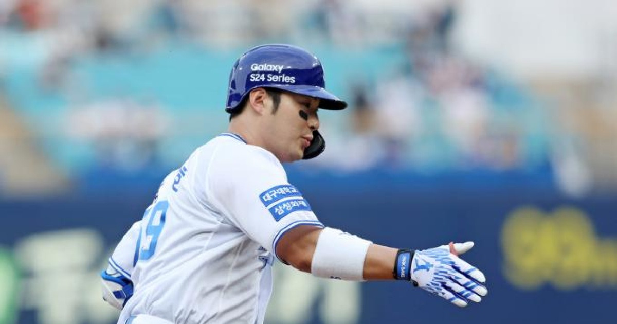 은퇴 위기 딛고 부활한 '국민 거포' 박병호, KBO리그 역대 3번째 400홈런 눈앞...'리빙 레전드' 최형우도 대기록 노린다