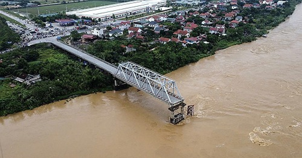 VIETNAM BRIDGE COLLAPSE