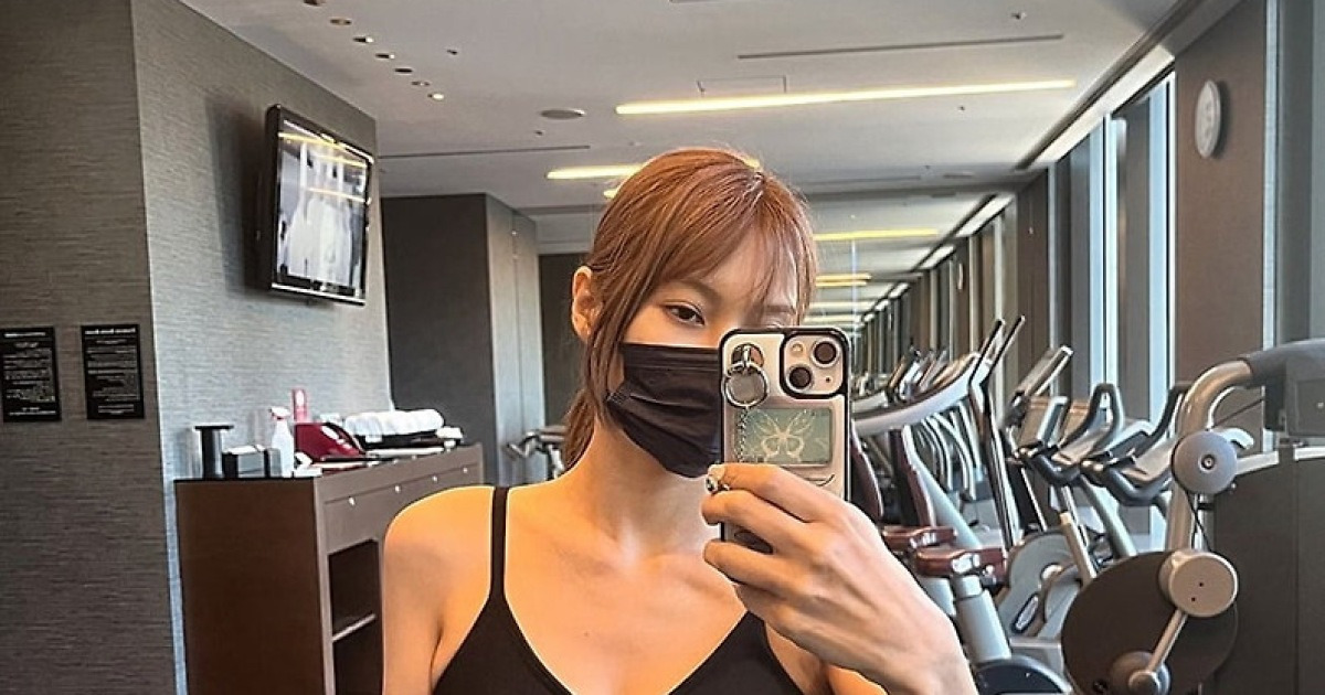 '162cm 41kg' 박규리, 복부에 두바이초콜릿 있네…브라톱으로 뽐낸 건강미