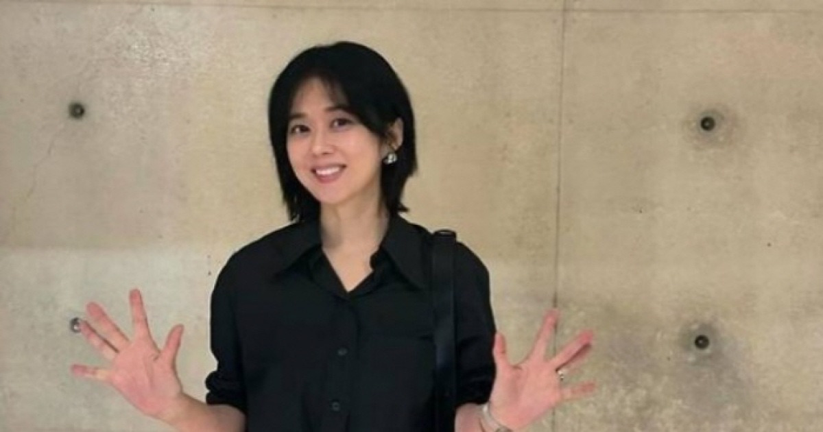 [SCin스타] '이혼 전문 변호사' 됐던 장나라 '시크 올블랙 룩'도 찰떡이네