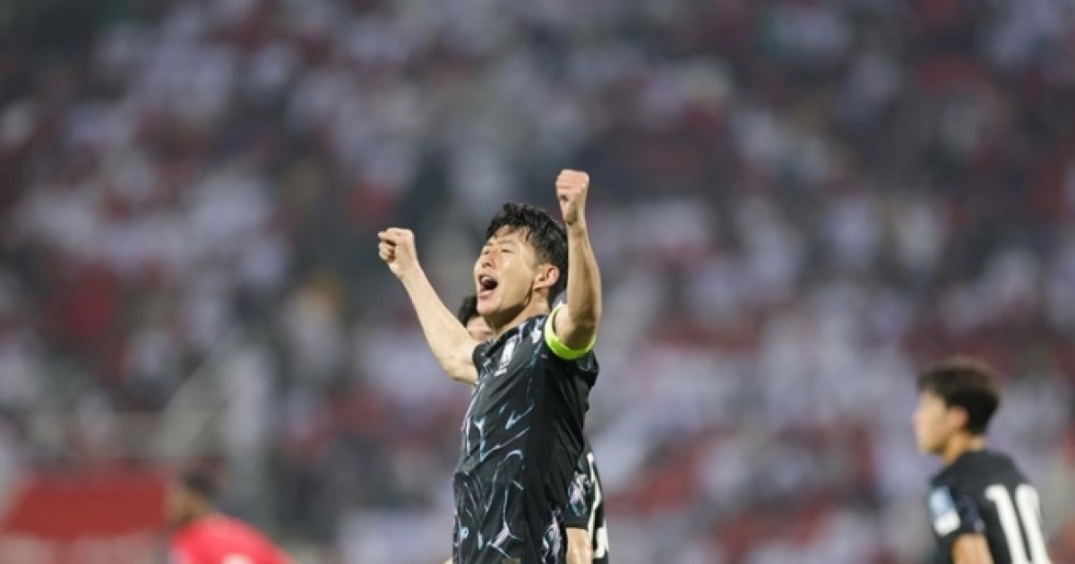 '쇼킹한 활약' 손흥민 있기에 '오만 쇼크' 없었다...'1G 2AS' 원맨쇼 홍명보호 오만 원정서 3-1 감격의 '첫 승'