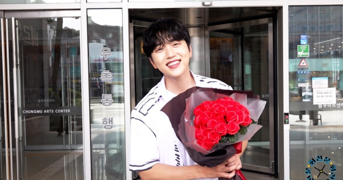 유튜브 최초 연극·뮤지컬 토크쇼 ‘회전문’, B1A4 산들 MC 발탁