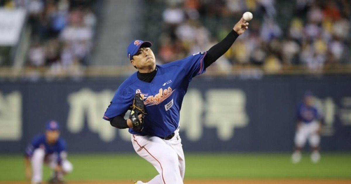 결국 연패 스토퍼는 류현진이었다…13년 만에 KBO리그 10승 따내며 한화 가을야구 불씨 살렸다