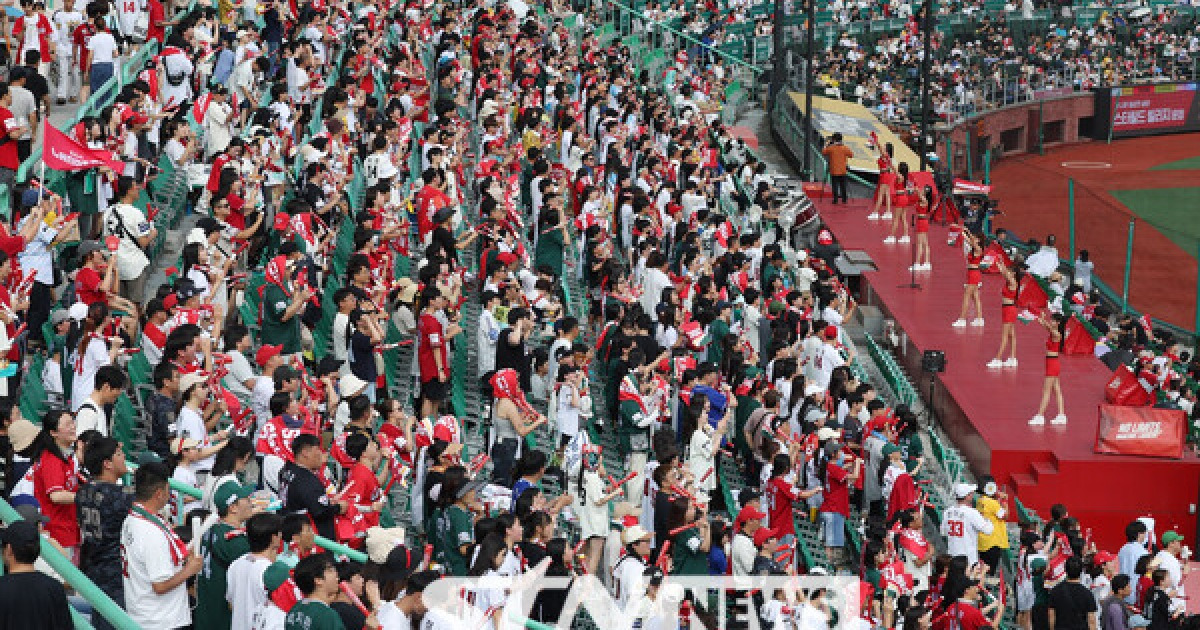 '꿈이 현실이 됐다!' 흥행 질주 KBO리그, 1000만 관중 시대 활짝!