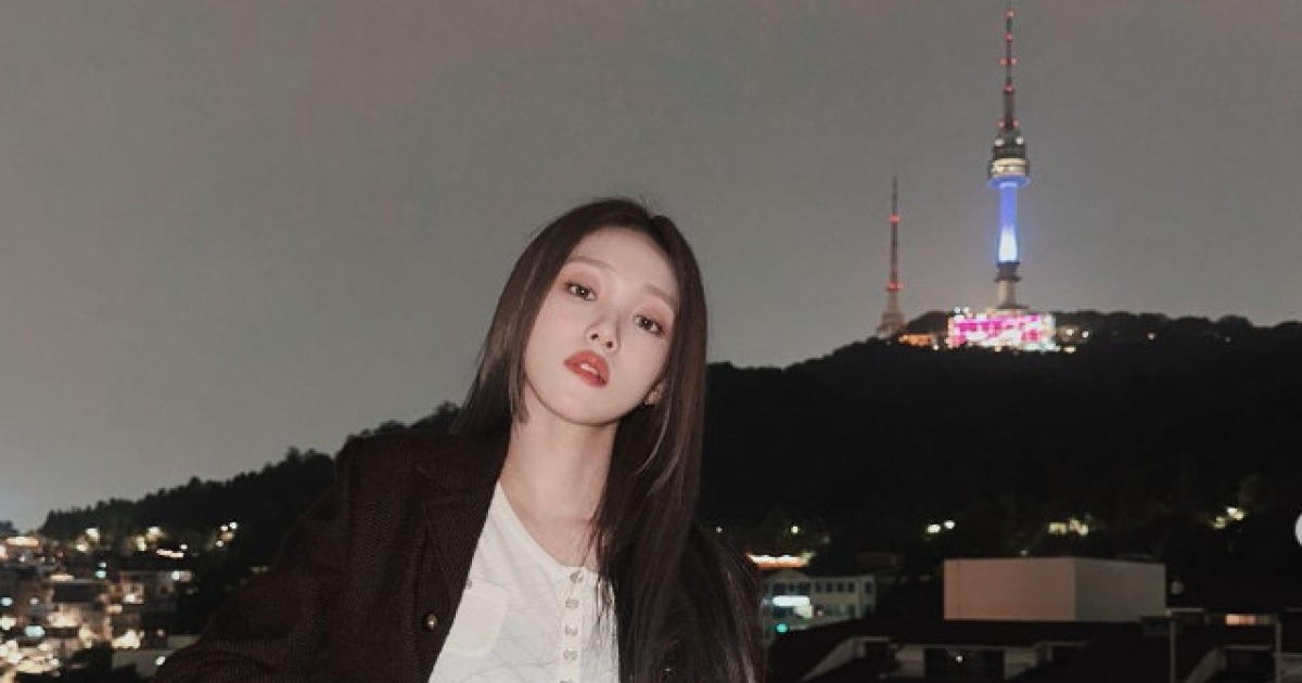 이성경, 174cm·50kg 단화 신어도 신이 빚은 몸매