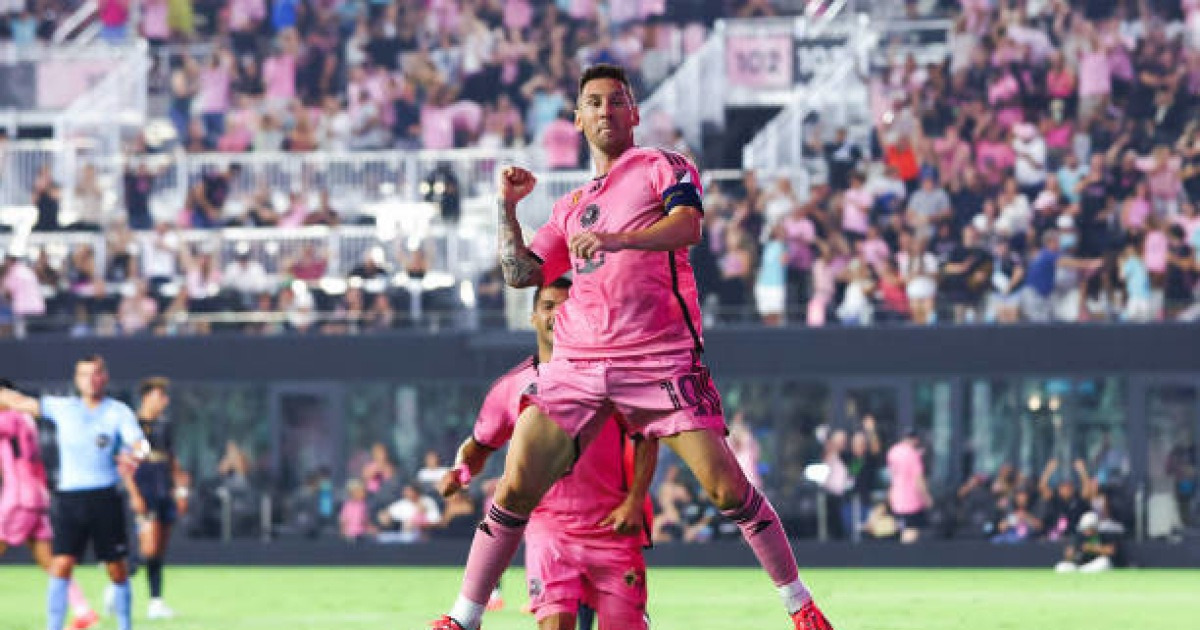 '미쳤다' 메시, 마이애미 올타임 NO.1 등극 초임박...복귀전 '2G 1AS' 맹활약→'이구아인 기록 2골 차 맹추격'