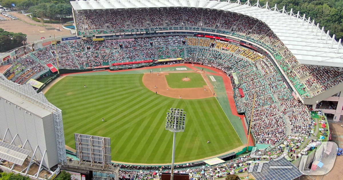 KBO 리그 '1000만 시대 개막'