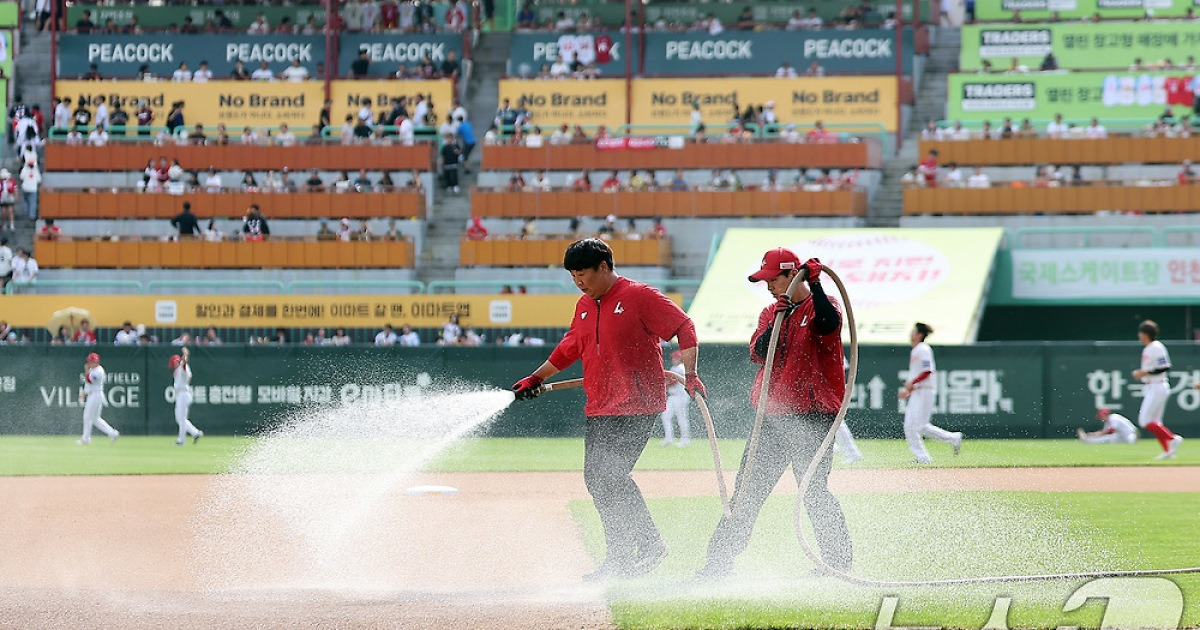 초가을에도 계속되는 폭염…KBO, 18일 경기 시간 오후 5시로 변경