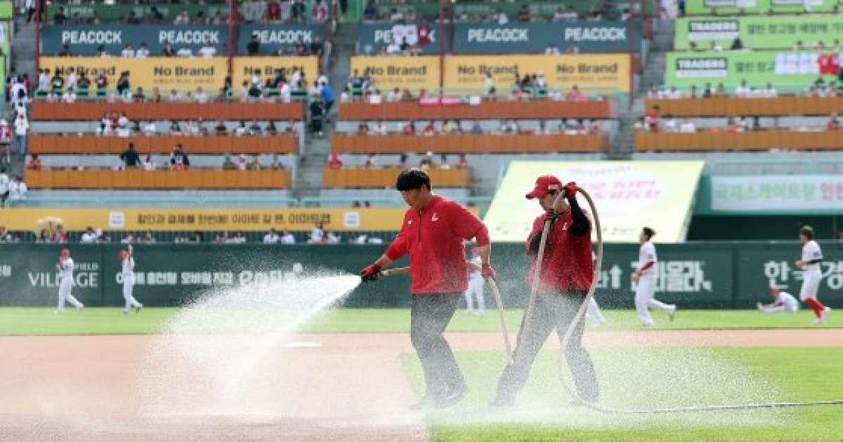 관중·선수 지치게 하는 ‘9월 폭염’…KBO, 18일 경기 오후 5시로 변경