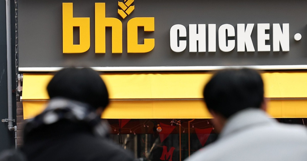 bhc치킨 “자사앱으로 주문하면 가격 할인 검토”