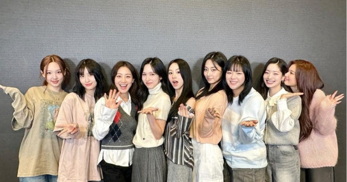 “우리 트둥이들만 믿었는데”…반토막 난 주가, JYP에 무슨 일이