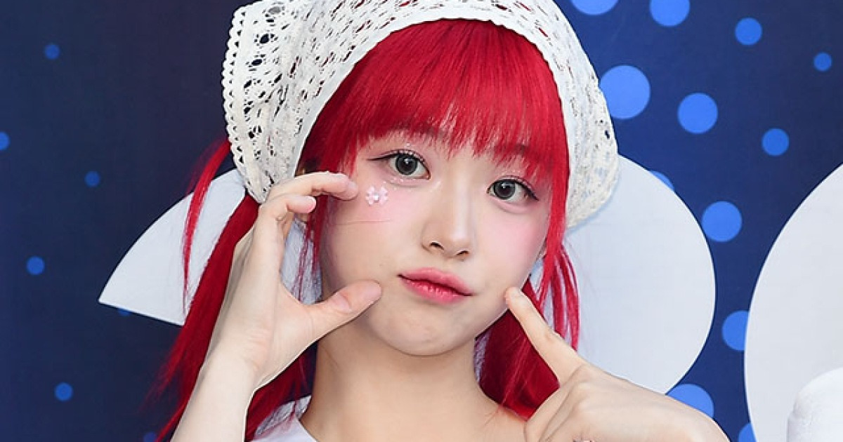 QWER 쵸단 ‘빨간맛 볼콕’ [MK포토]