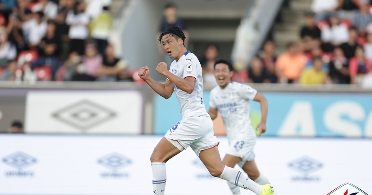 [K리그2 31R] '이기제 극적 결승골' 수원, 성남 원정에서 2-1 승리...승격 경쟁 이어간다