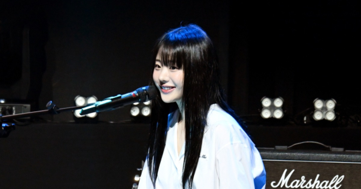 [MD포토] QWER 히나, '오늘은 키보디스트'