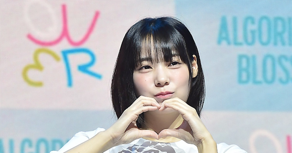 [TD포토] QWER 시연 '사랑스러운 미모'