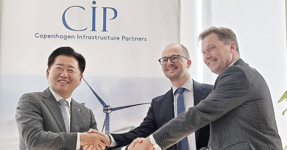 덴마크 CIP·COP 관계자와 악수하는 오영훈 제주지사