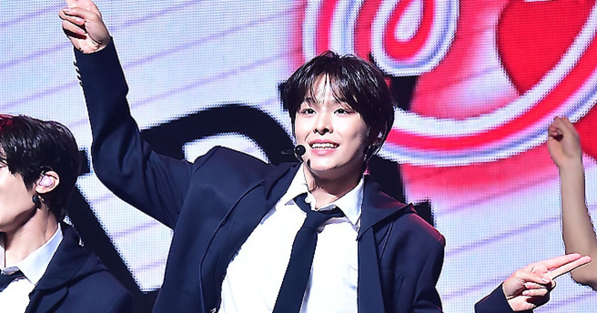 [TD포토] NCT위시 리쿠 '브이~'