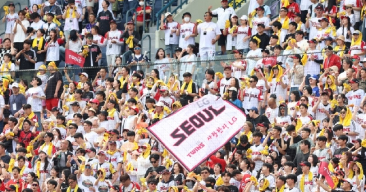 'KBO 43년 역사상 최초 기록' LG→이제 롯데 신기록에 도전한다... 한화·키움 팬들의 절대적인 화력 더해질까