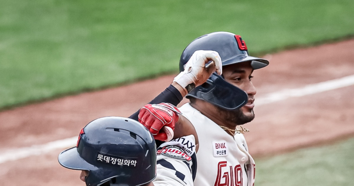 롯데는 탈락했지만…이종범과 만난 13억 안타제조기, KBO 43년 최초 대기록 피날레 임박