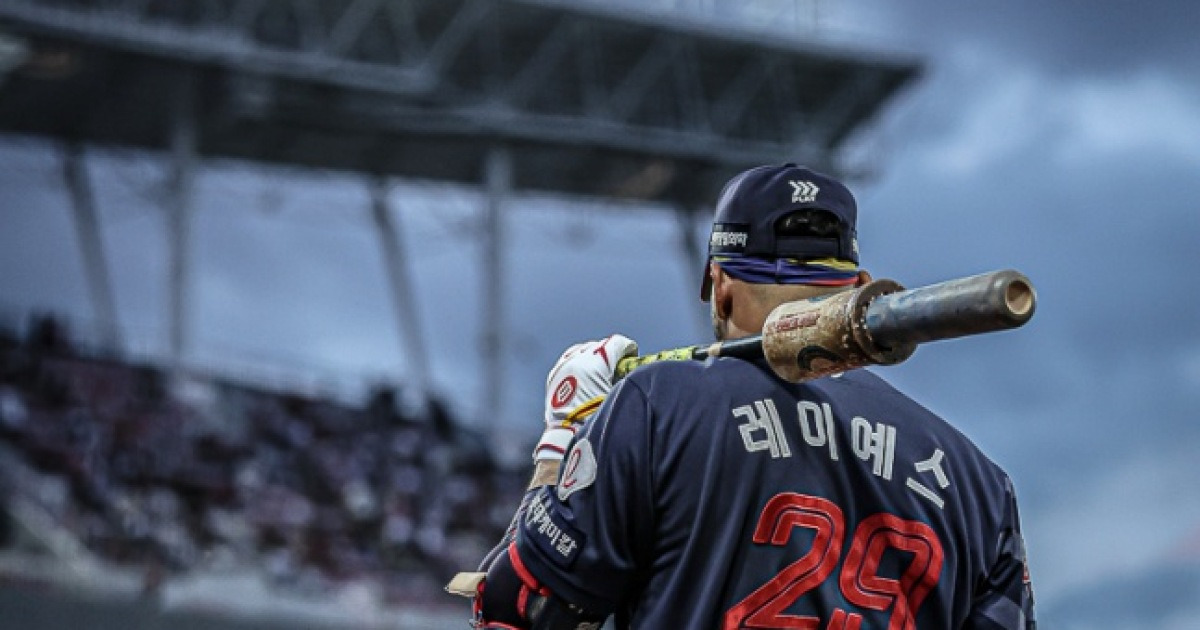 4G 6안타 더 치면 KBO 새 역사! 이종범 잡은 롯데 외인, 그 비결 알고보니...