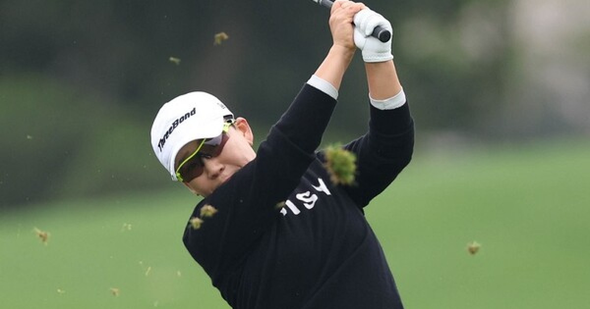 신지애, 일본여자오픈 1R 공동 4위…'LPGA 멤버' 후루에 선두 [JLPGA]