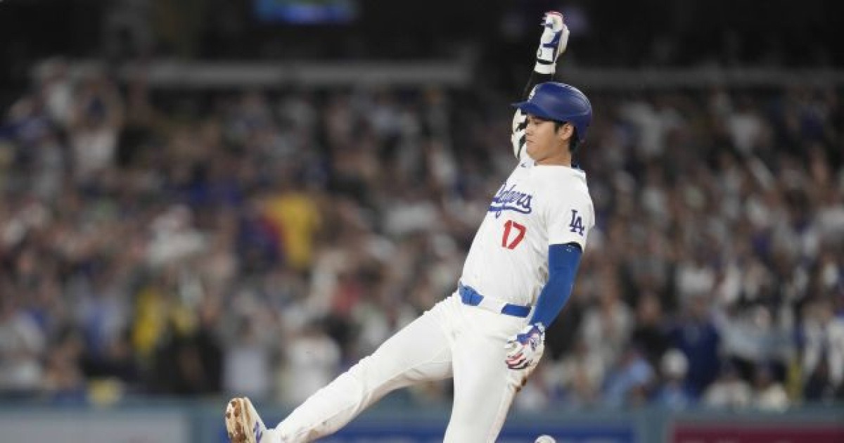 LA 다저스, 3연속 지구 우승…오타니 첫 ‘샴페인 파티’