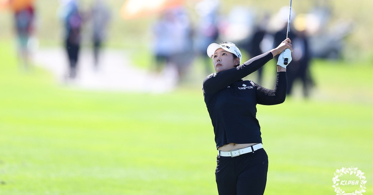 KLPGA 투어 사상 최초로 3명이 시즌 상금 10억원 돌파