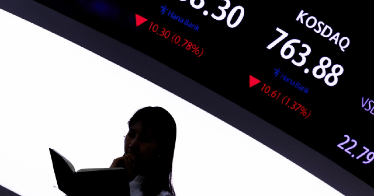 외국인·기관 1.3조 매도에 코스피 2590선···삼전 52주 신저가 [마감 시황]