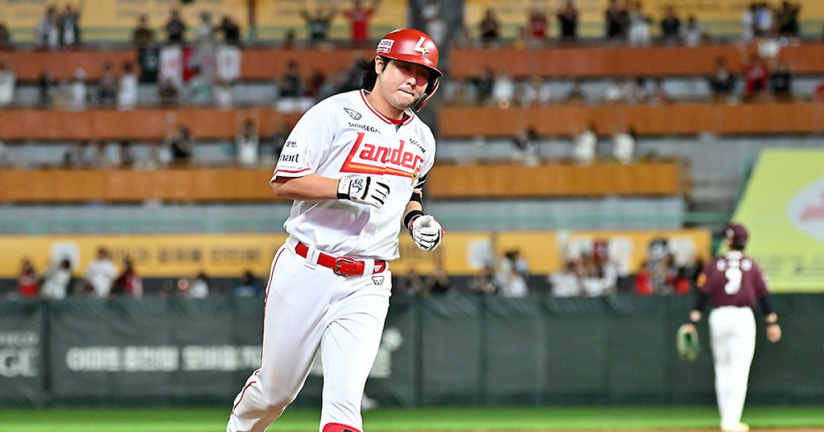 'KBO 최초 5위 결정전, 스타가 이끈다' SSG 최정, 시즌 36·37호 연타석 홈런 '쾅쾅' [인천 라이브]