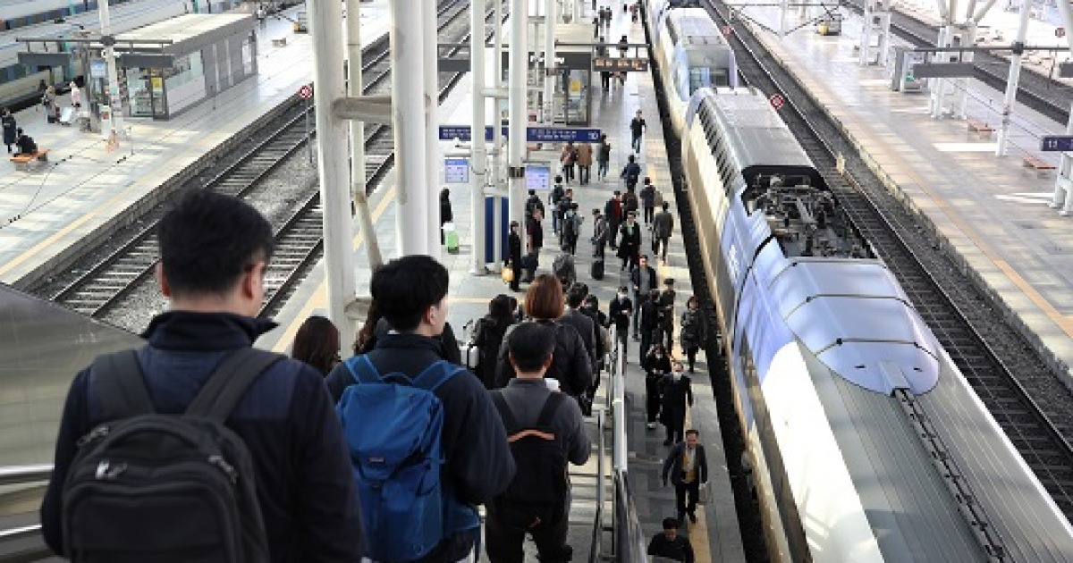 [단독]걸리면 30배? 버티면 5만원…올해 KTX 부정승차 39억