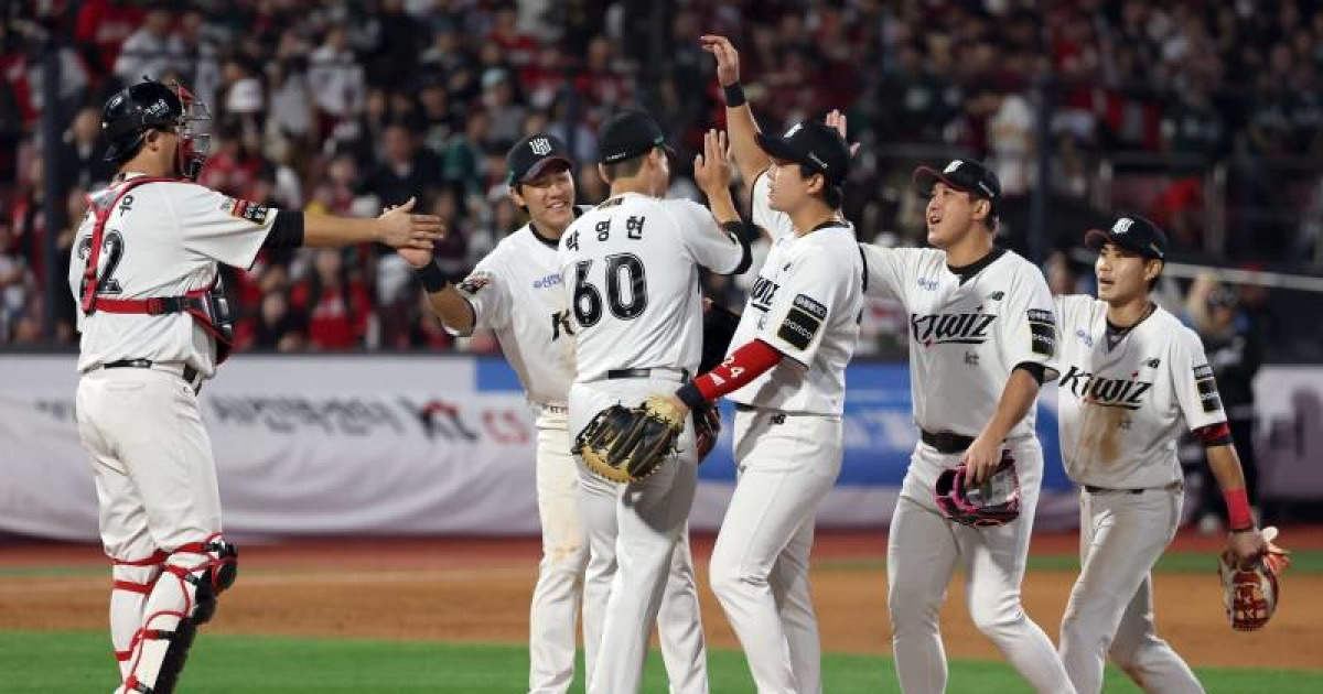 [포토] KT, SSG 꺽고 와일카드 결정전 진출