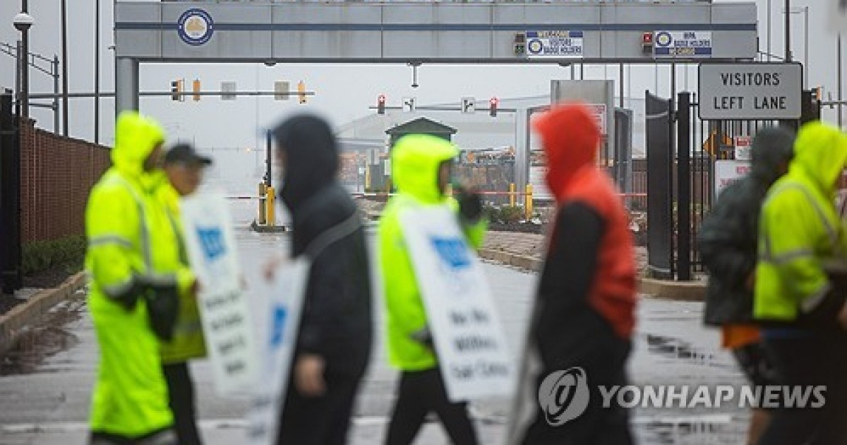 USA LONGSHOREMEN STRIKE