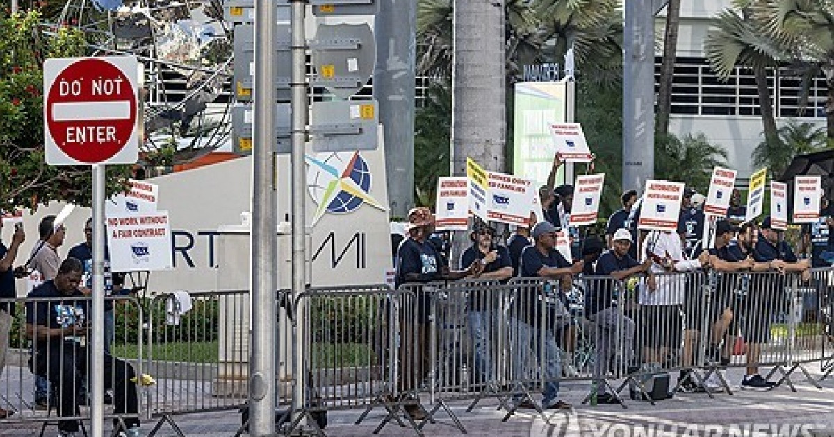 USA LONGSHOREMEN STRIKE