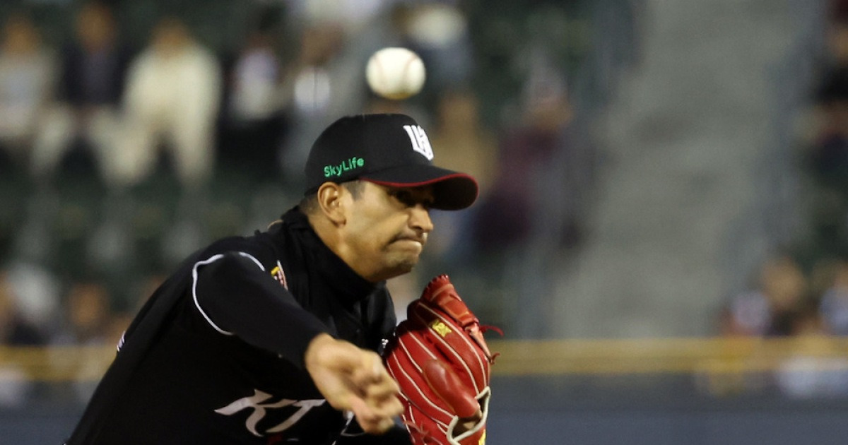 '1회 4득점+쿠에바스 역투' KT, 두산 4-0 제압…내일 2차전[WC1]