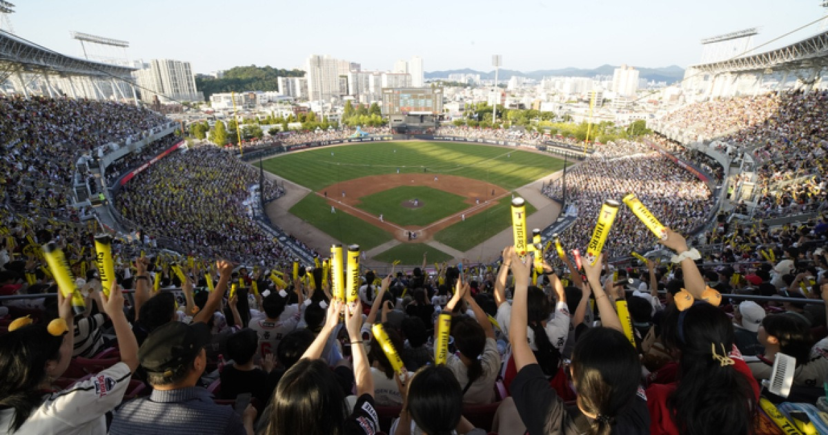 ‘KIA 우승+1000만+최다·최초·최고령·최연소’ KBO리그, 200여일 전쟁서 피어난 ‘기록들’ [SS시선집중]