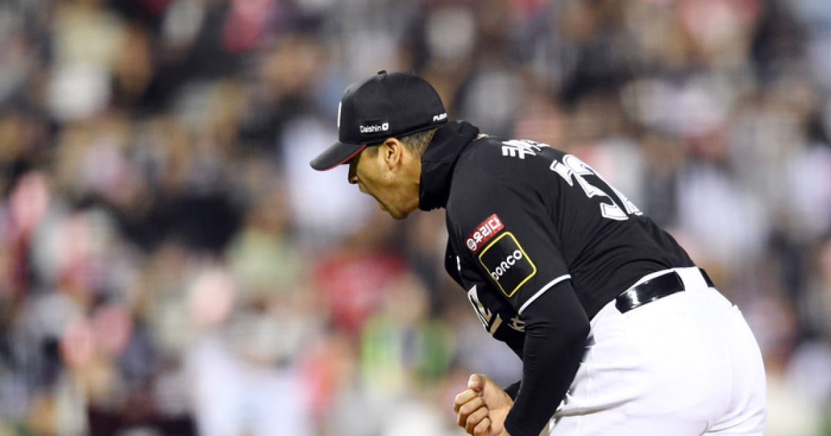 쿠에바스 무실점 완벽투·초전 박살 1회 4득점, KT 마법은 또 ‘최초’를 향한다 [WC1]