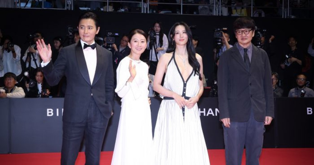 장동건-김희애-수현-허진호 감독, 부국제 찾았다[29th BIFF]