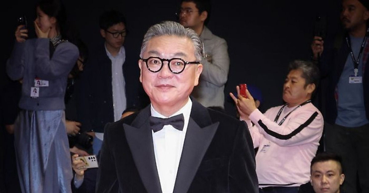 김의성, 레드카펫은 역시 턱시도 [29th BIFF]