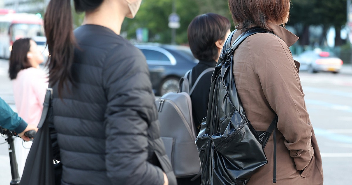 Chilliest autumn morning hits Korea as temperatures plummet near ...