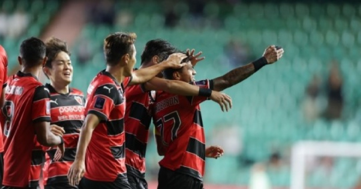 'ACLE 첫 승' K리그1 포항, 후발 3골 폭발...상하이 하이강 격파