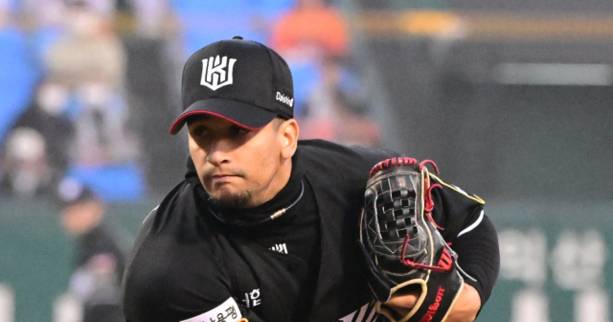 '1이닝 4실점' 15승 에이스 초전박살! KT, WC 1차전 완승…'KKKKKKKKK' 역시 빅게임 피처 쿠에바스 [MD잠실 WC]