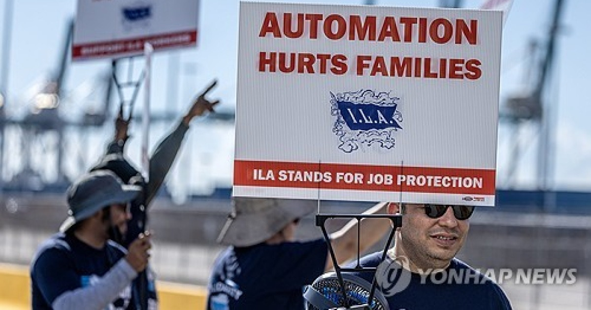 USA LONGSHOREMEN STRIKE