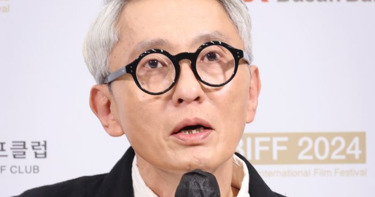 인사하는 마츠시게 유타카 감독[29th BIFF]