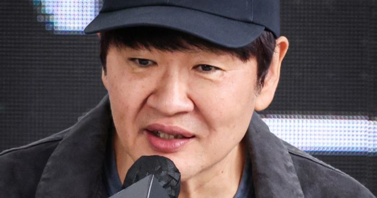 질문에 답하는 허진호 감독 [29th BIFF]