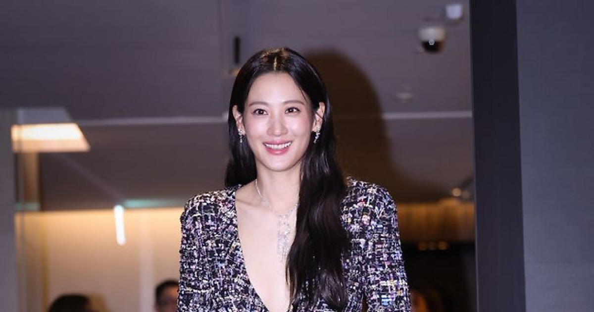 수현, 조심스러운 발걸음 [29th BIFF]