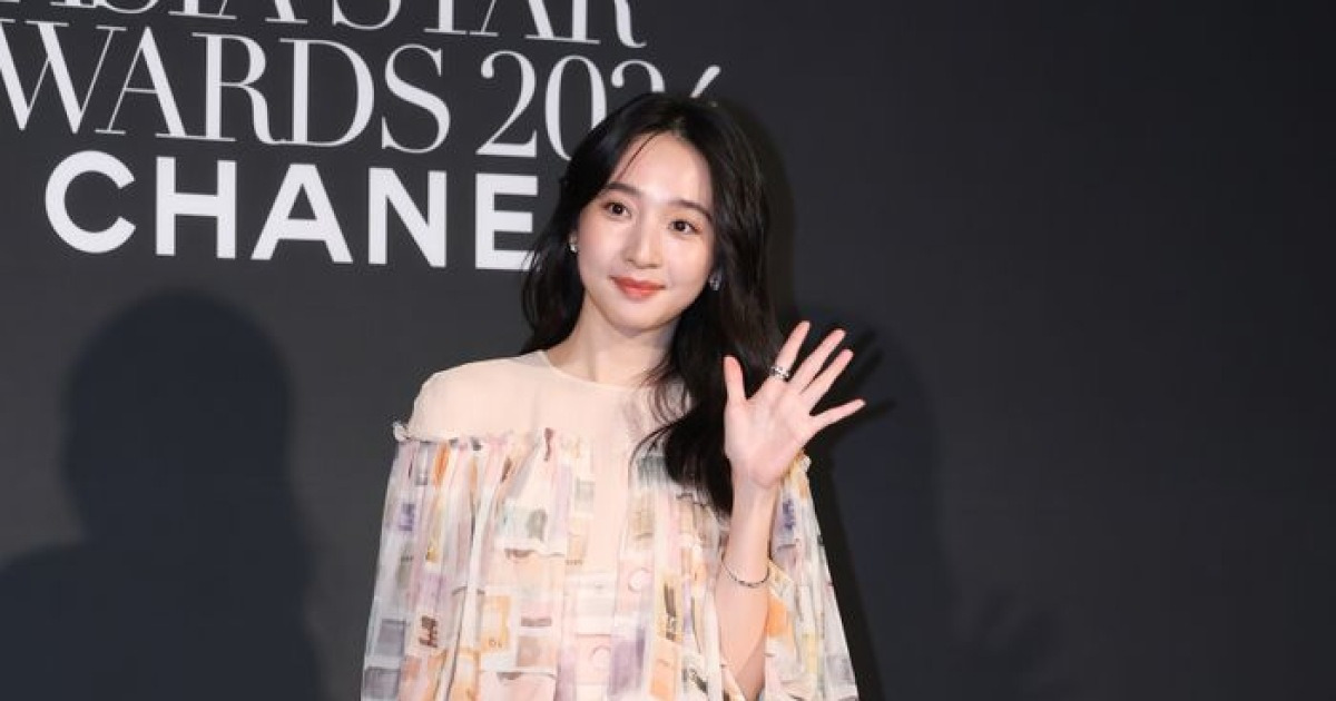 포즈 취하는 문리[29th BIFF]