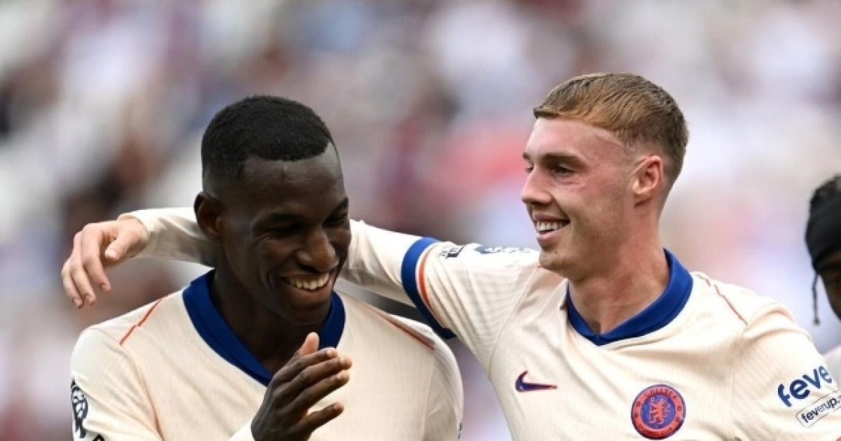 충격적인 10년 EPL 최장 계약한 23살 첼시 MF…세네갈과 감비아의 영웅으로 부상→가난한 아이들에게 ‘천사’역할