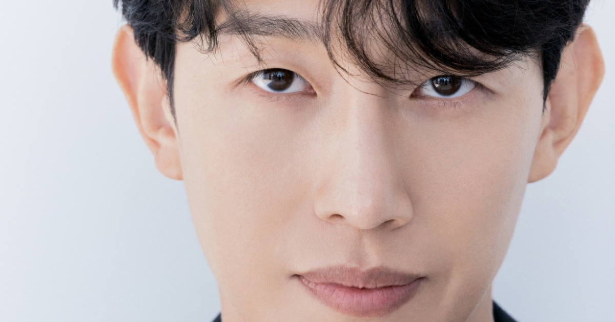 '벼랑 끝' 두산-KT WC 2차전…승리기원 시구 배우 강기영, 애국가 제창 뮤지컬 배우 고운