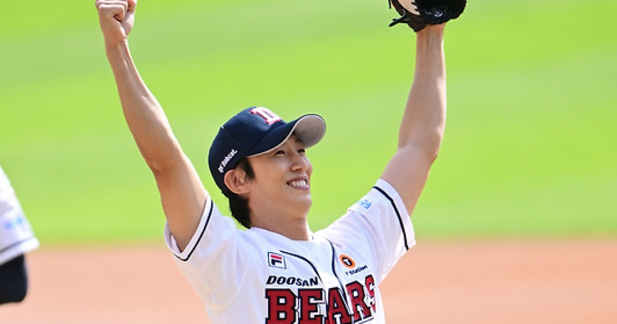 WC2차전 시구 강기영, 세상을 다 가진 세리머니[포토엔HD]