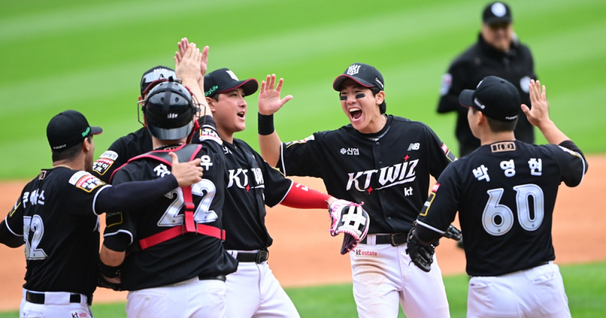 KT, WC 업셋 준PO 진출 [포토엔HD]